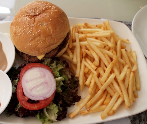 BJ Burger Wars: Kiosk Vs Rumi | the Beijinger