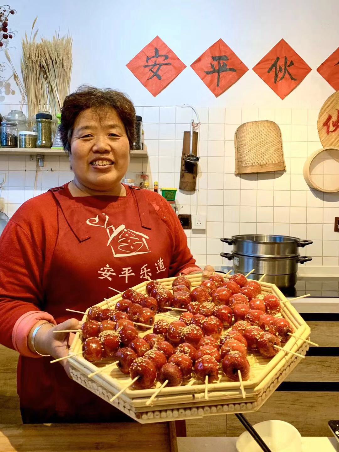 #Old Beijing Culture# Make Chinese Street Food Tanghulu | the Beijinger